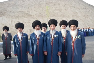 The stylishly graceful elders of Turkmenistan - News Central Asia (nCa)